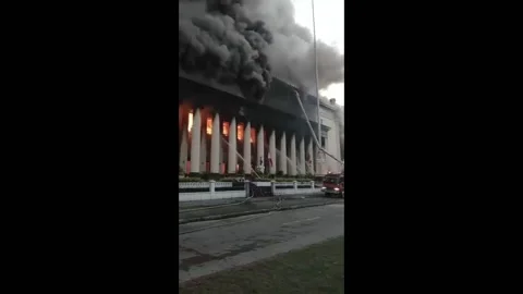 Philippines: Massive Fire Hits Manila Ce... | Stock Video | Pond5