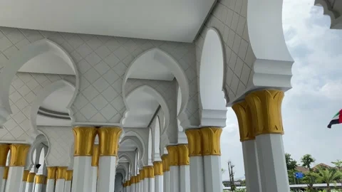The pillars of the Sheikh Zayed Great Mo... | Stock Video | Pond5