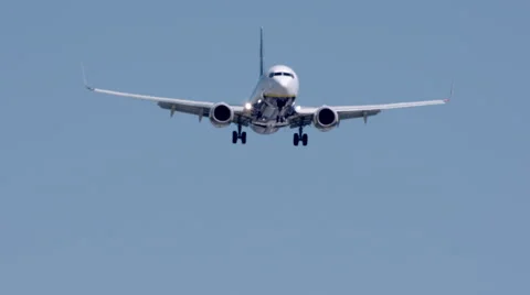 plane airport aeroplane sky zoom landing | Stock Video | Pond5