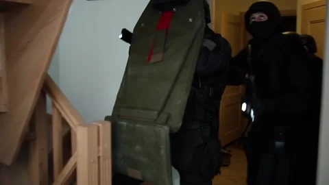 A police SWAT team enters a private hous... | Stock Video | Pond5