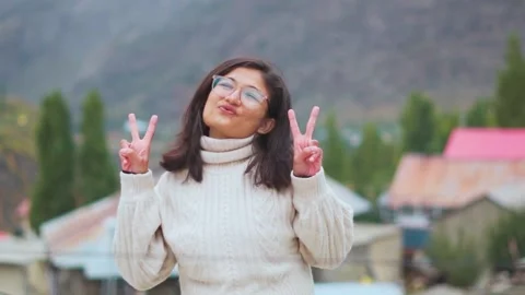 In App Con Stock Videos – Royalty-Free HD & 4K Videos