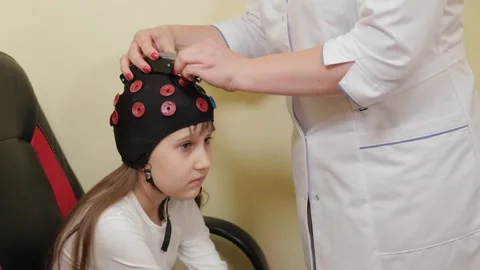Preparing for an EEG analysis of the bra... | Stock Video | Pond5