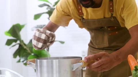 Chef Che Stock Videos – Royalty-Free HD & 4K Videos | Pond5