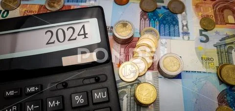 Photograph: A promising outlook for the euro's strength in 2024 #246152767