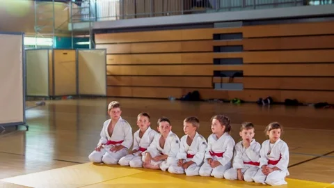 Re Sitting Waiting Stock Videos – Royalty-Free HD & 4K Videos | Pond5