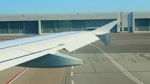 Push Back Aircraft Stock Videos – Royalty-Free HD & 4K Videos