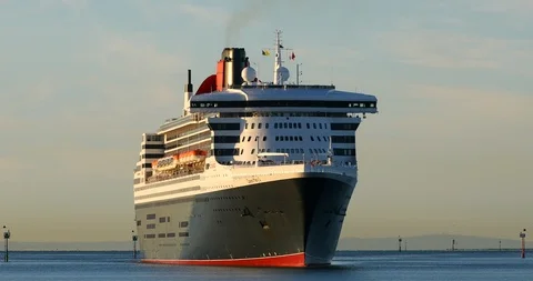 Queen Mary 2 Sinking Real Footage
