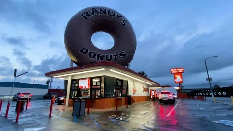 Randy's Donuts drive through bakery at d... | Stock Video | Pond5