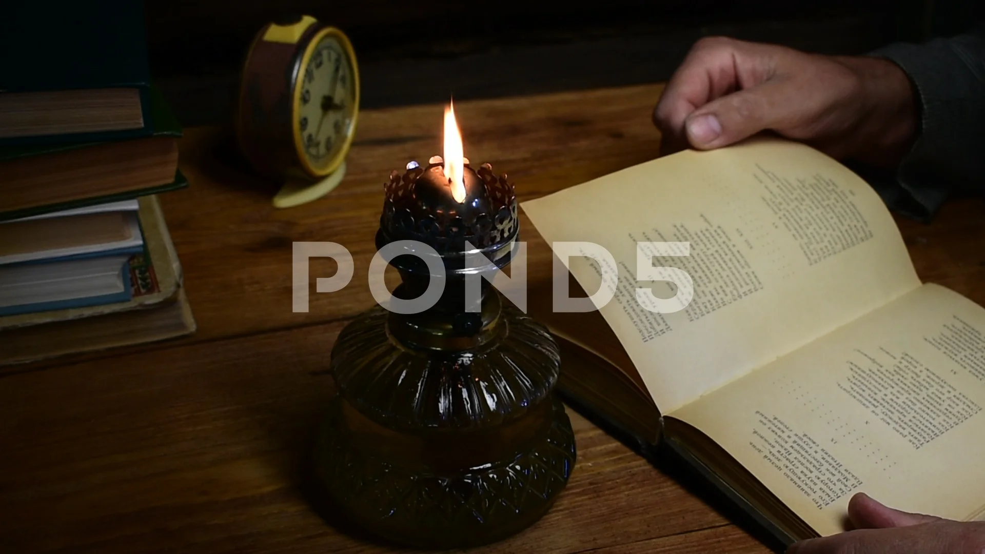 Reading By Kerosene Lamp 11 Ways To Make A Room Warmer With Decorative