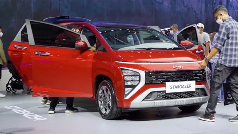 Red Hyundai Stargazer car displayed in G... | Stock Video | Pond5