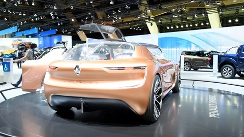 Renault SYMBIOZ concept-car self-driving... | Stock Video | Pond5