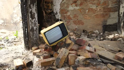 Retro TV with bad signal screen on broke... | Stock Video | Pond5