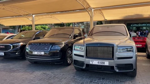 ROLLS ROYCE NEXT TO A RANGE ROVER CAR IN... | Stock Video | Pond5