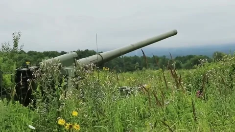 Russian Artillery - 2S7 Pion tank takes ... | Stock Video | Pond5