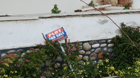 For sale sign and green lawn. Plot for s... | Stock Video | Pond5