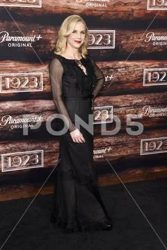 Sarah Randall Hunt bei der Premiere der 2. Staffel der Paramount+ Serie ...