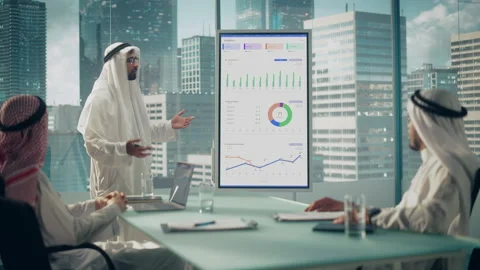 Saudi Emirati Arab Business Manager Givi... | Stock Video | Pond5