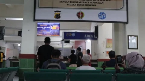 Bank Counter Stock Videos – Royalty-Free HD & 4K Videos | Pond5