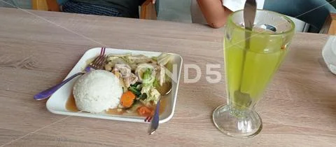 A serving of typical Chinese cuisine, namely cap cay with soup ~ Hi Res ...