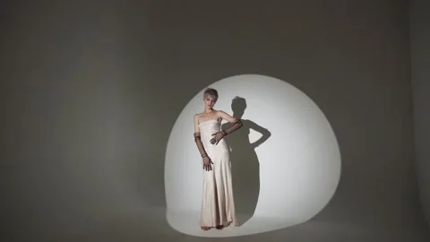 Circle Model Studio Stock Videos – Royalty-Free HD & 4K Videos | Pond5