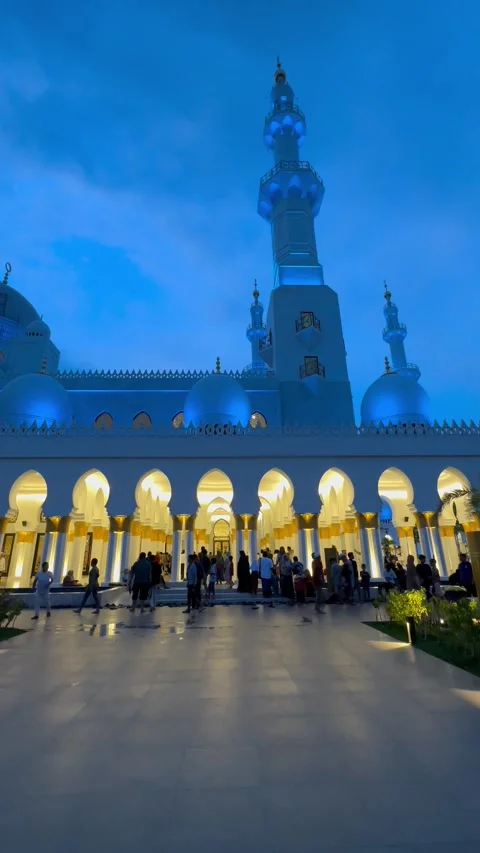 Sheikh Zayed Mosque is a newly built mos... | Stock Video | Pond5