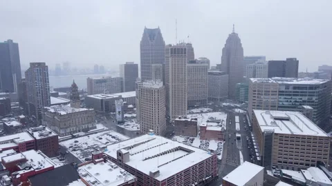 Skyline of Detroit city on foggy winter ... | Stock Video | Pond5