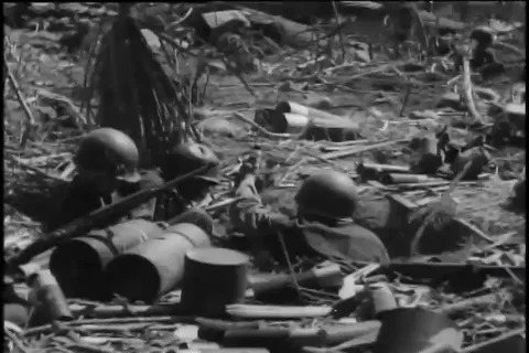 Soldiers loads the shell into artillery ... | Stock Video | Pond5