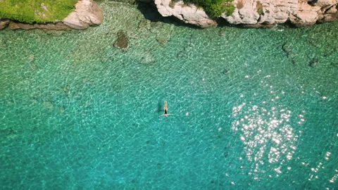 Solo Ladyb Stock Videos – Royalty-Free HD & 4K Videos | Pond5