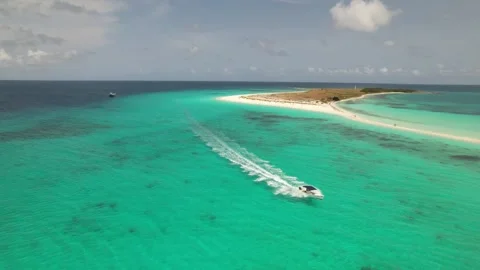 Speed boat races across clear ocean in c... | Stock Video | Pond5