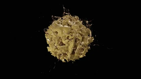 Sphere dissolving 3d animation render | Stock Video | Pond5