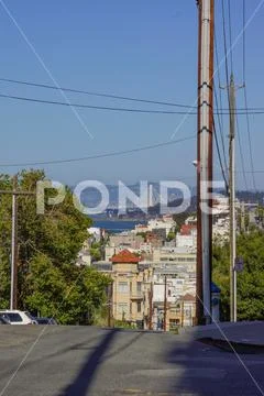 Step hills in san francisco view on skyline ~ Premium Photo #104838184