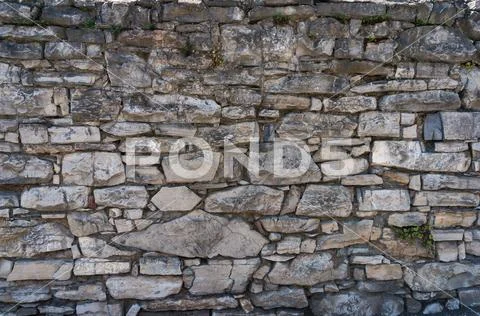 Stone wall texture background. Grey slate rock layers texture Stock ...