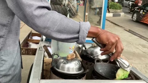 street vendors cooking traditional ape c... | Stock Video | Pond5