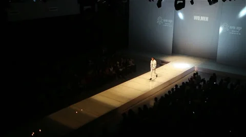 Model Runway Walk Stock Videos – Royalty-Free HD & 4K Videos | Pond5