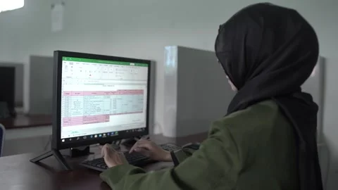 Students study computers in the computer... | Stock Video | Pond5