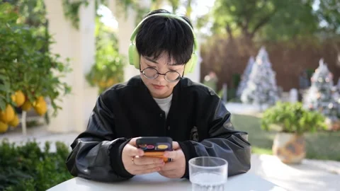 Hot Topic Scene Stock Videos – Royalty-Free HD & 4K Videos | Pond5