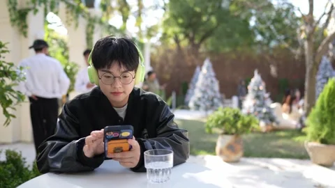 Hot Topic Scene Stock Videos – Royalty-Free HD & 4K Videos | Pond5