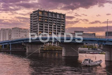 Sunset on the mansion Sky Crest View Tokyo Gold Crest in the Odaiba Bay ...