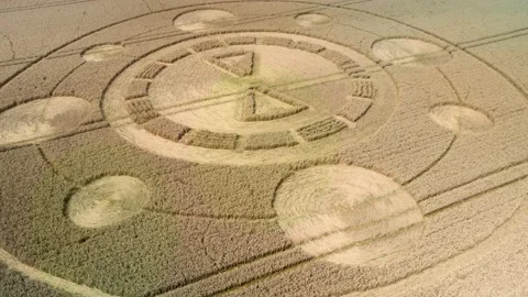 Swarraton golden barley field strange uf... | Stock Video | Pond5