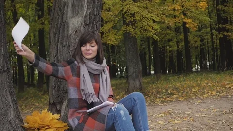 Take A Memo Stock Videos – Royalty-Free HD & 4K Videos