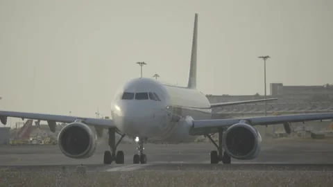 Tap Tap Taxi Stock Videos – Royalty-Free HD & 4K Videos | Pond5