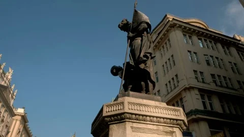 Tilt down Leopoldsbrunnen to reveal Grab... | Stock Video | Pond5