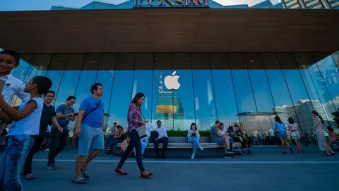 time lapse of the Apple Store at ICONSIA... | Stock Video | Pond5