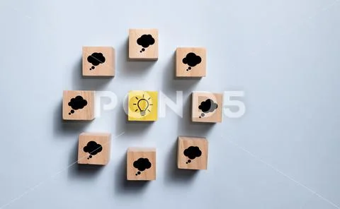 Top view wooden blocks the circle with thinking and idea icon. Concept ...