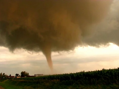Tornado In Iowa Stock Videos – Royalty-Free HD & 4K Videos | Pond5