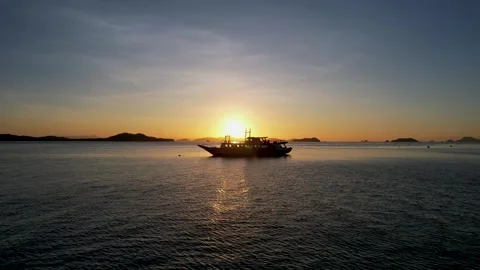 Traditional philippine boat bangka in Bu... | Stock Video | Pond5