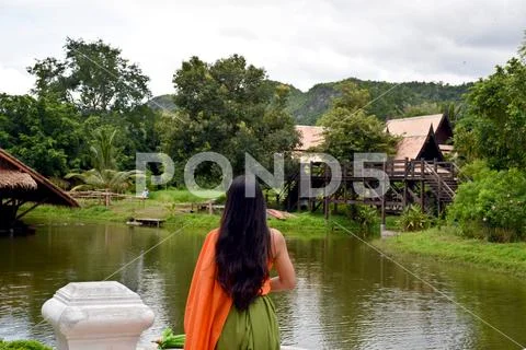 Traditional Thai, Siamese dresses, umbrellas and accessories in Mallika ...