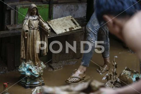 Tropical storm Yagi causes evacuation from flood in Metro Manila and ...