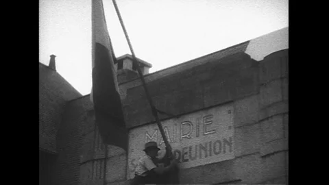 U.S. Army soldiers invade town and map i... | Stock Video | Pond5