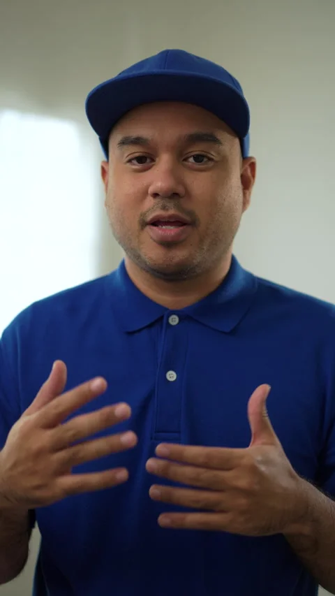 Vertical shots of portrait asian deliver... | Stock Video | Pond5